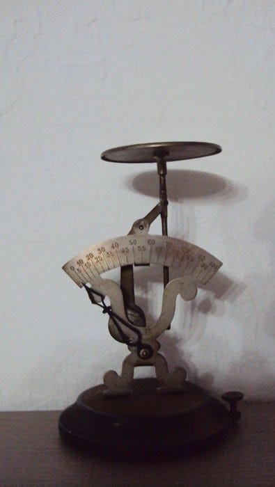 Vektskål - Stål, Tre, gammel liten vekt veier bokstaven Napoleon III ...
