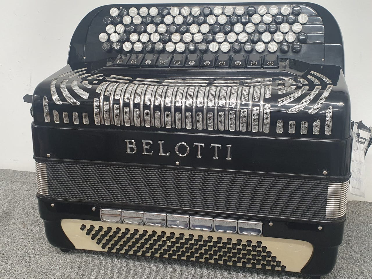 Belotti 4 korig Cassotto trekkspill selges ! | FINN-torget