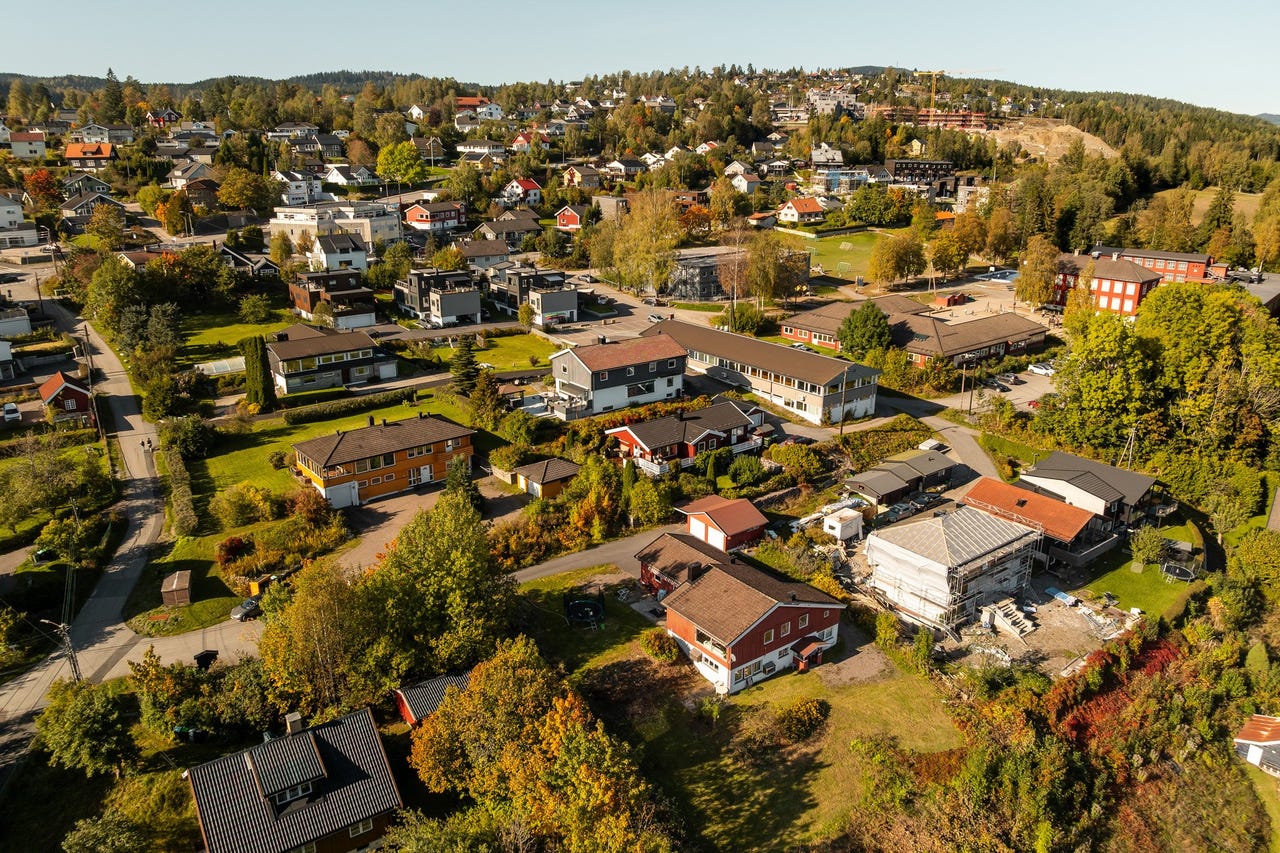 NITTEDAL/ROTNESHAGEN: Enebolig m/ godkjent hybel leilighet - Nesten 2 ...