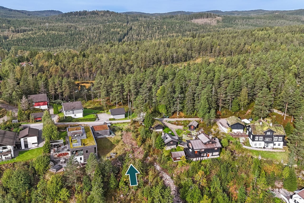 Solrik utsiktstomt i blindvei på toppen av Rotnes med Nordmarka rett ...