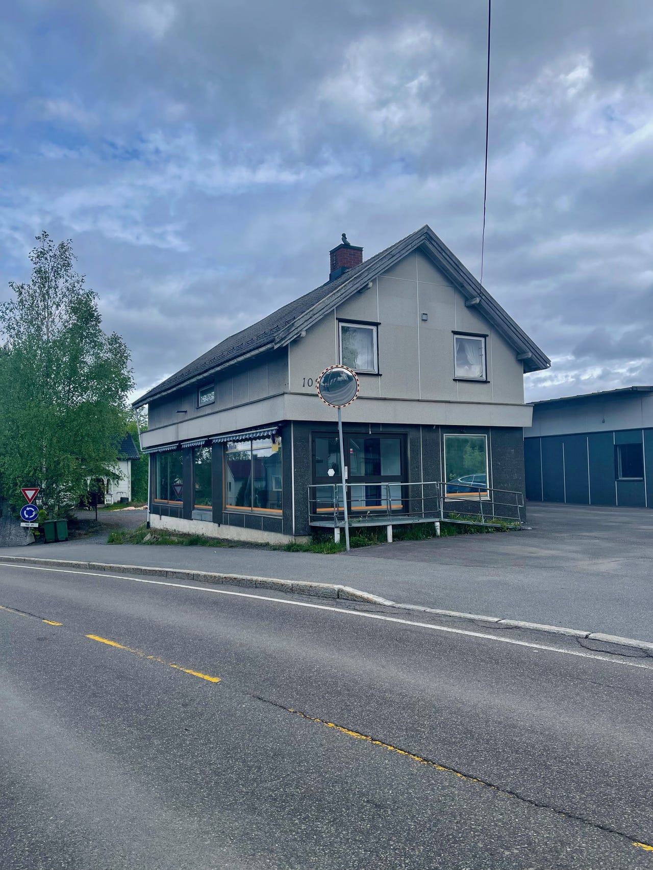 Bilsalg / Klargjøring av bil - Sentralt beliggende næringslokale i ...