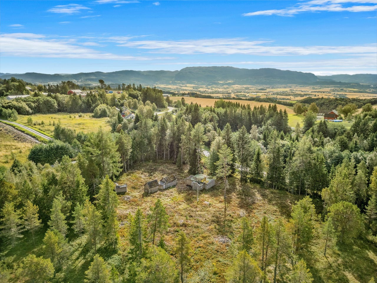 Skjermet eiendom på hele 5.214m2 tomt nært Lundåsen og Hestsjøen ...