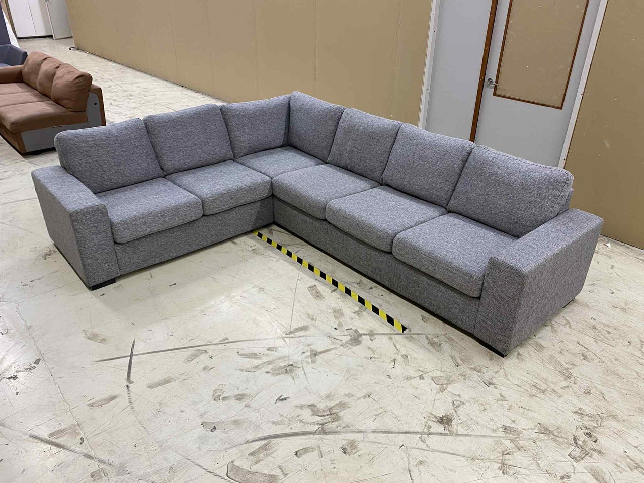 Grå L-Sofa | TOPP STAND! | NYRENSET | 11-63 | FINN-torget