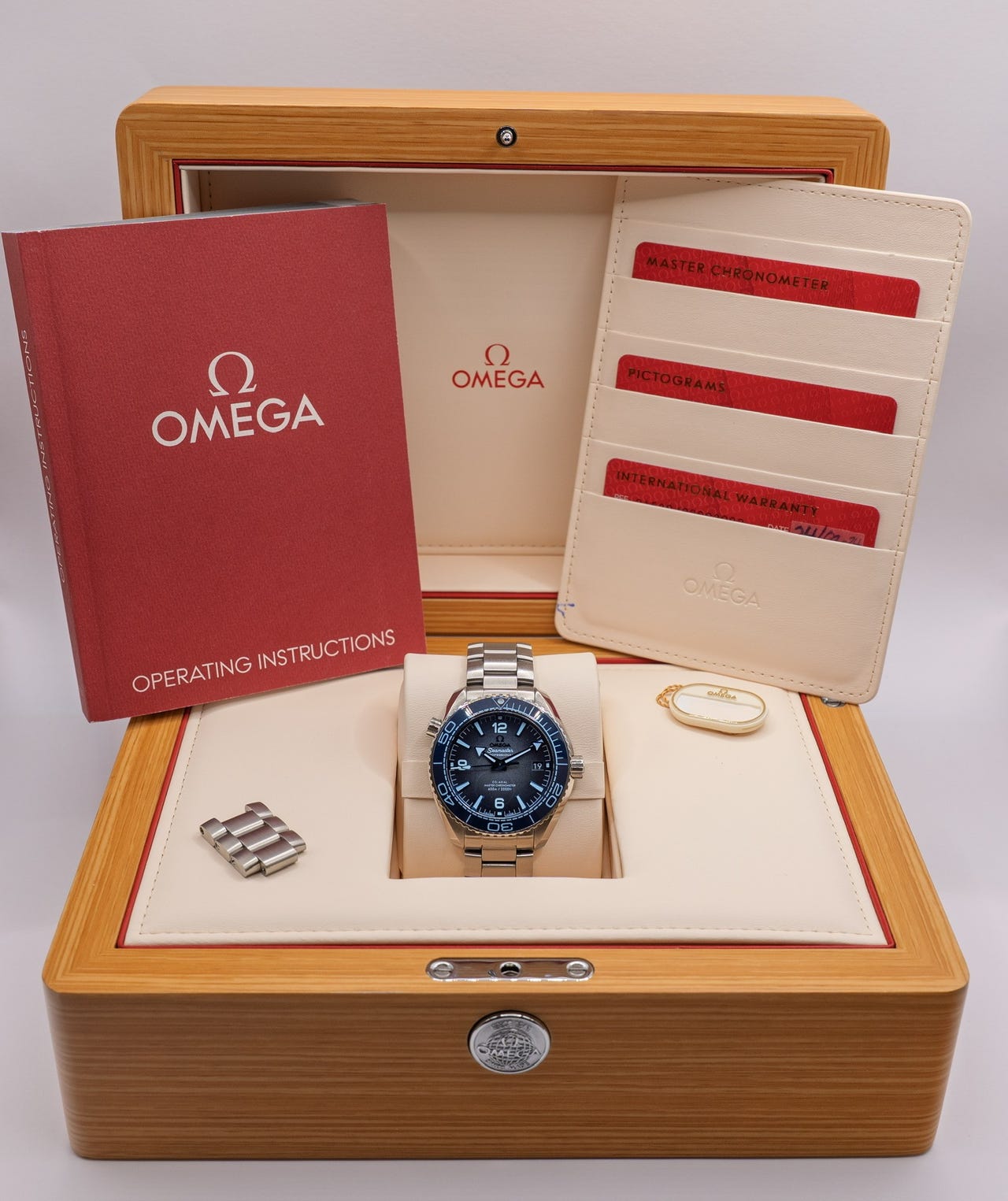 Omega Seamaster Planet Ocean 600M Ref. 215.30.40.20.03.002 | FINN-torget