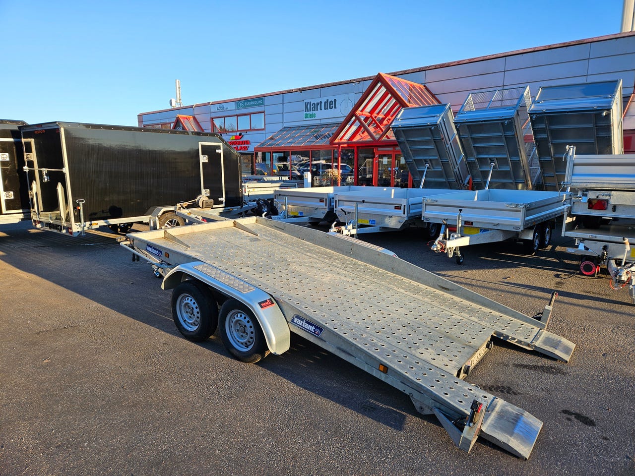 Variant 2704 A4 biltransporter med hel stålbunn | FINN-torget