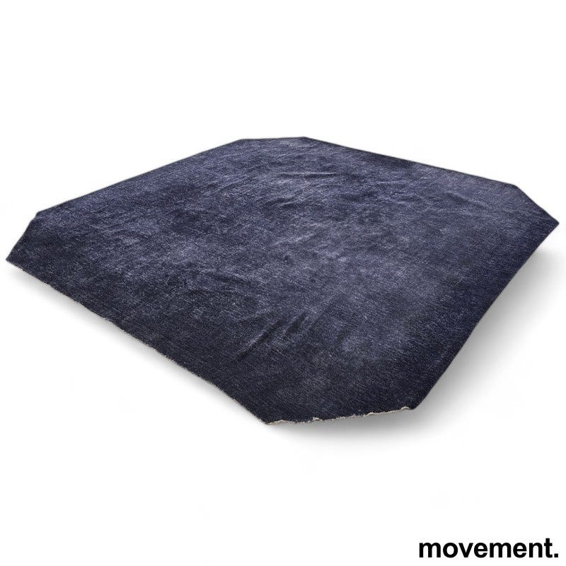 Teppe i blått stoff fra &Tradition, model: The Moore, 300x300cm, pent ...