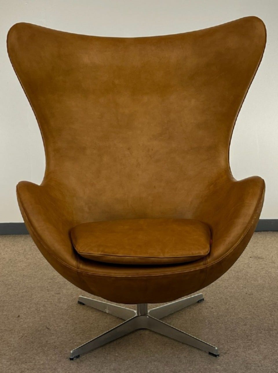 Fritz Hansen Arne Jacobsen Egg Stol cognac skinn | FINN-torget