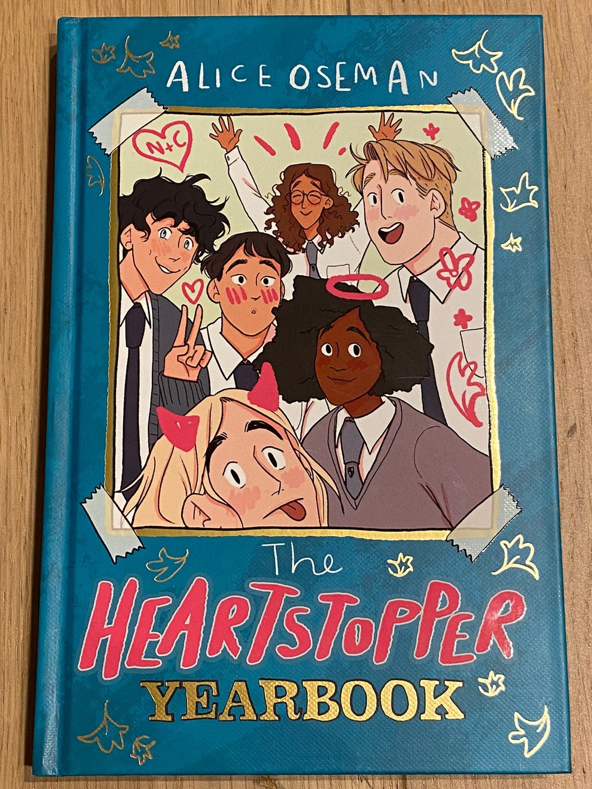 The Heartstopper Yearbook + The Heartstopper Coloring Book av Alice ...