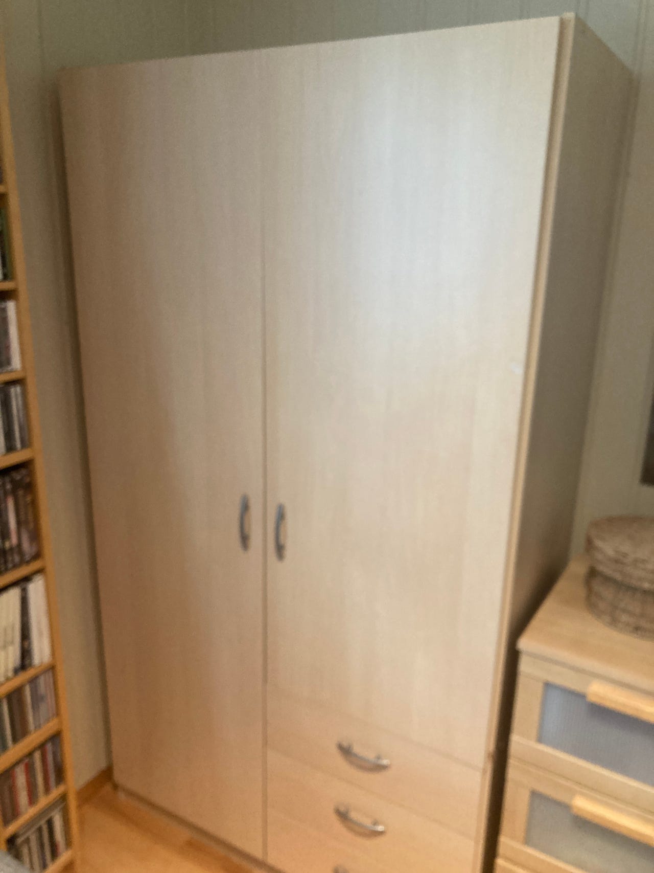 Klesskap m/skuffer | FINN-torget