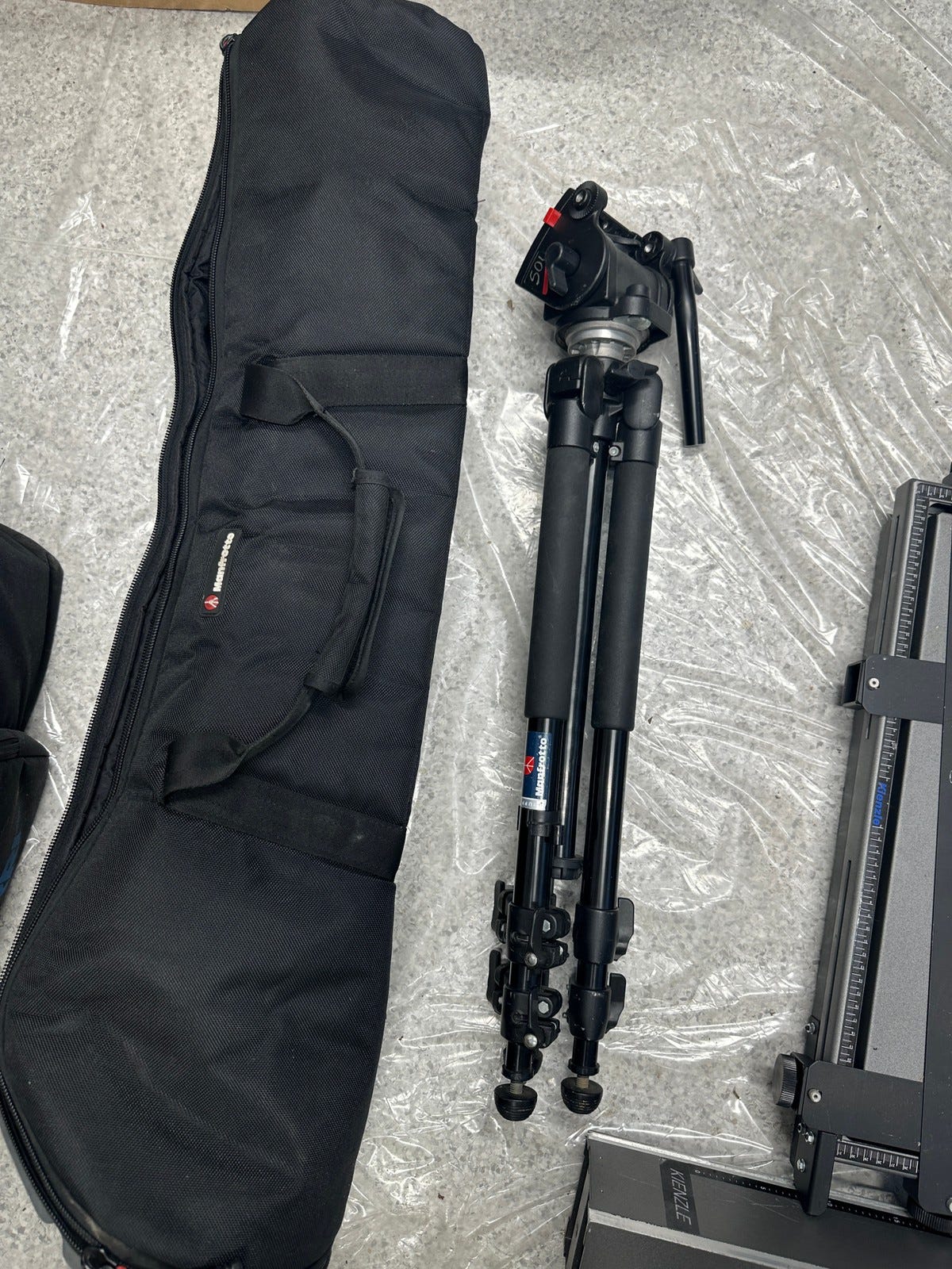 Manfrotto 344B Tripod + 501 Fluid Head | FINN-torget