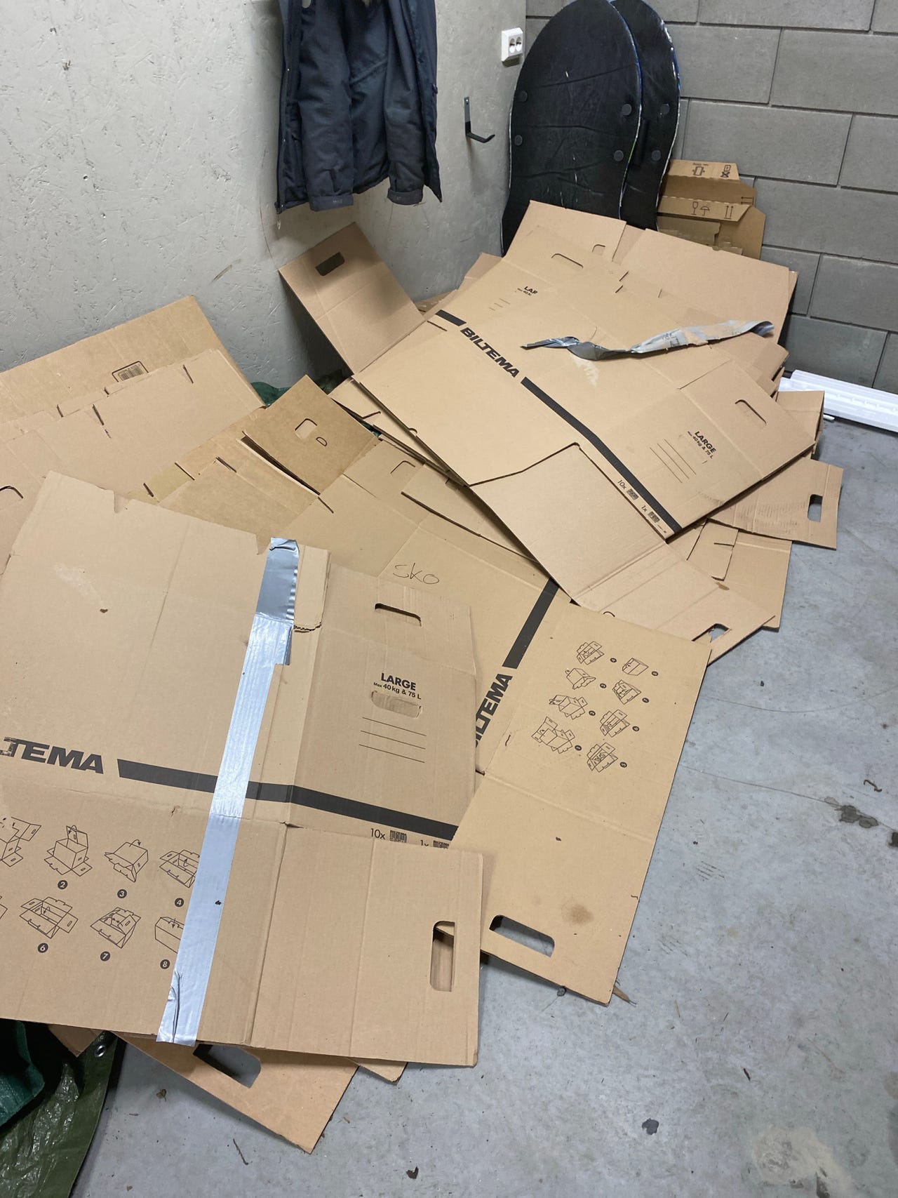 Flytteesker selges ca 5 kr pr stk | FINN-torget