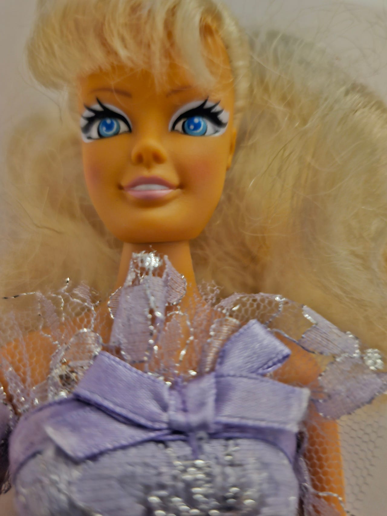 Vintage Barbie dukke / fra Barter 80 tals med original kjole | FINN-torget