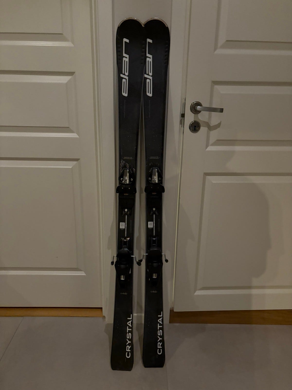 Nesten helt nye Elan slalomski. | FINN-torget