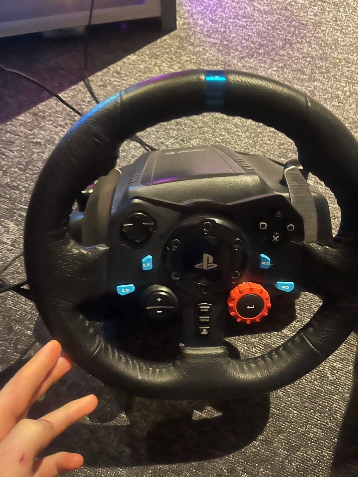 Logitech g29 Racing ratt funker til pc og Playstation, veldig bra ratt ...