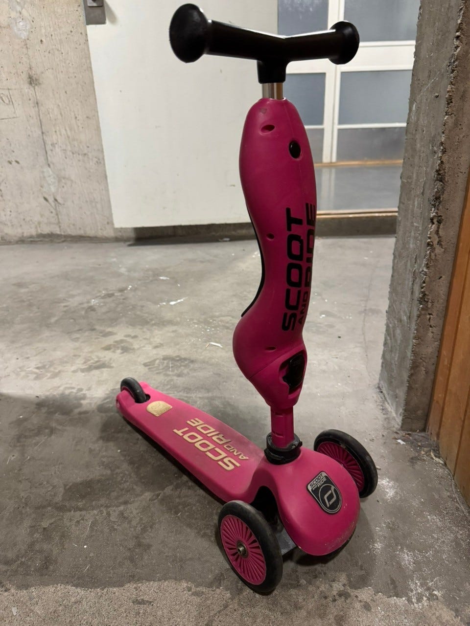 Micro sparkesykkel og Micro hjelm | FINN-torget