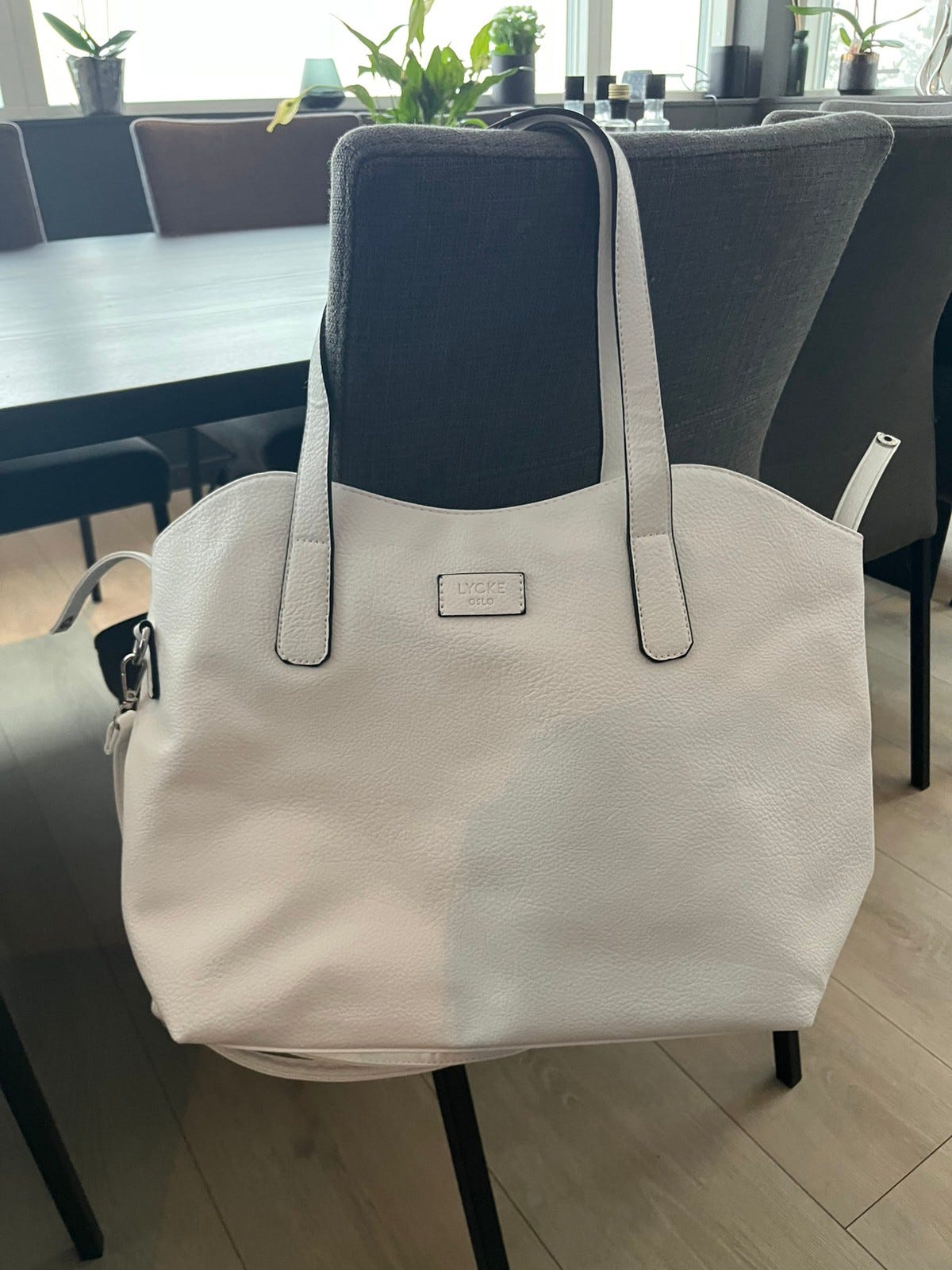 Lycke hvit veske | FINN-torget