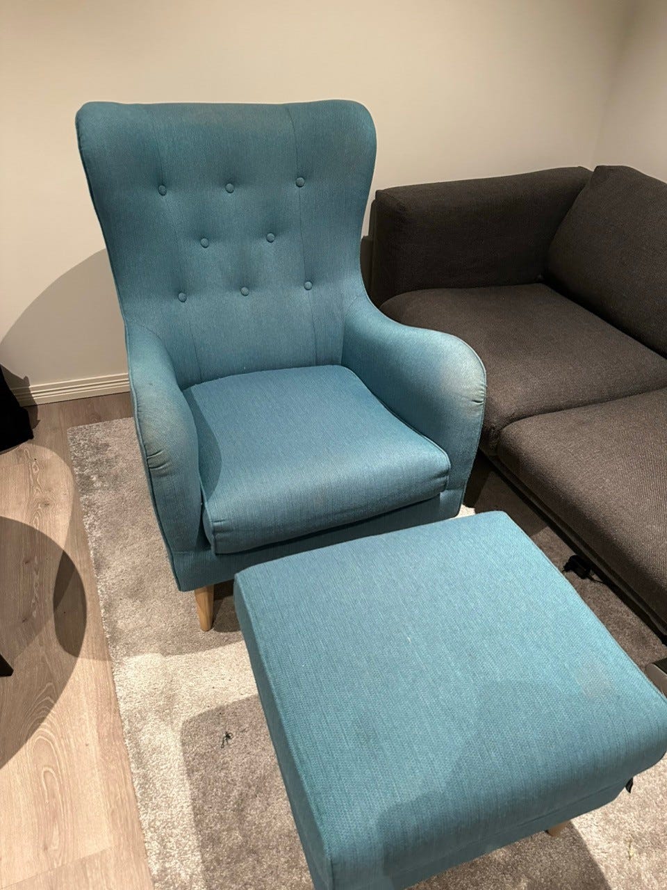 Sits lenestol med fotskammel | FINN-torget