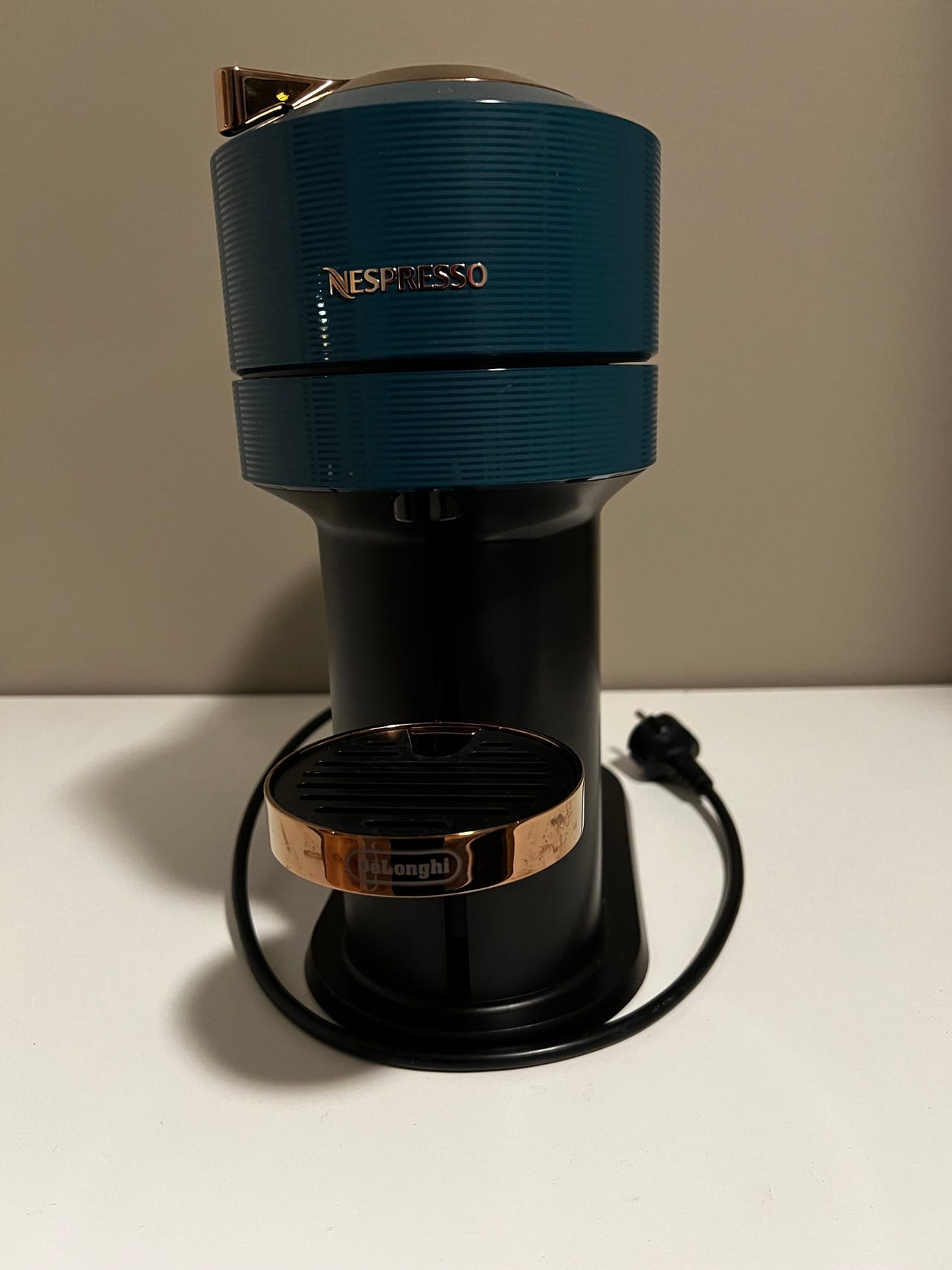 NESPRESSO Vertuo Next kaffemaskin fra DeLonghi, Luxury Teal, MED ...
