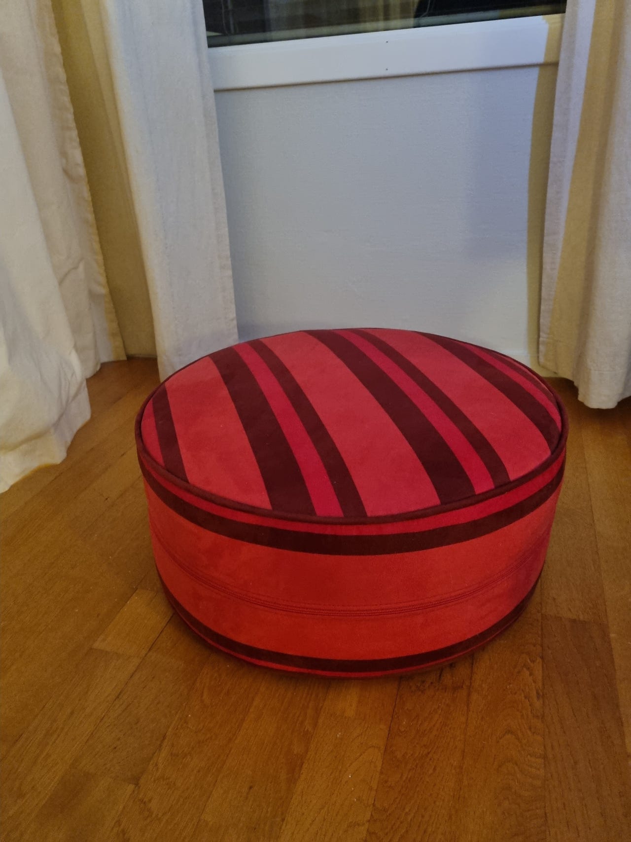 Rund puff med avtakbart trekk. | FINN-torget