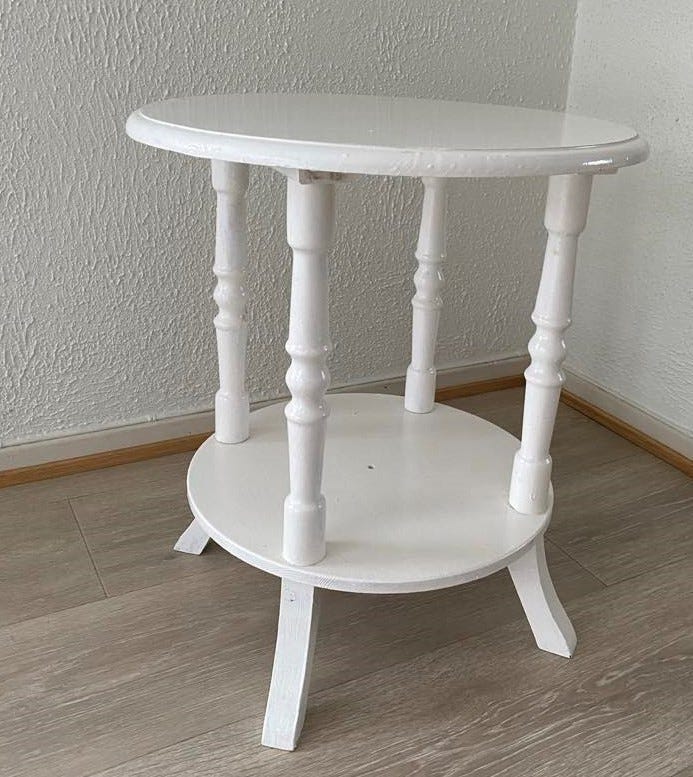 Lite rundt bord i heltre | FINN-torget