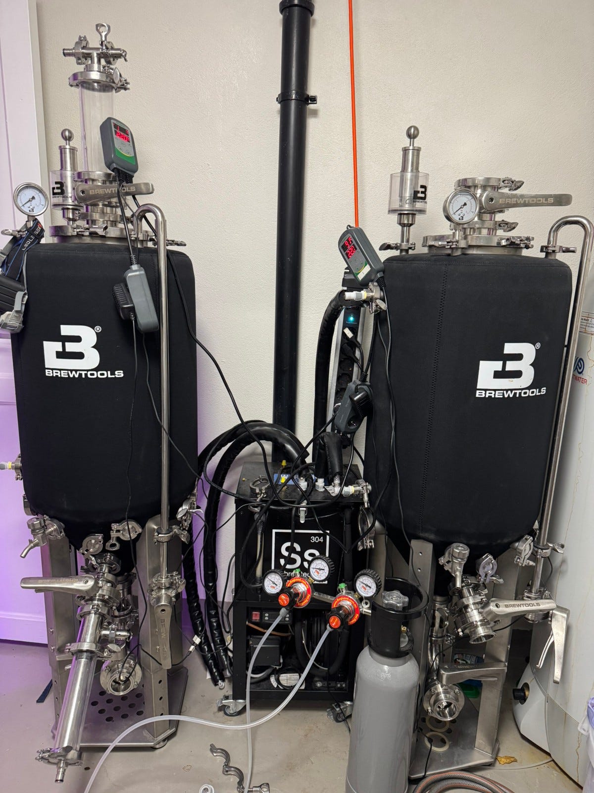 2 stk Brewtools F80 Unitank gjæringstanker med SS Brewtech glykolkjøler mm | FINN-torget