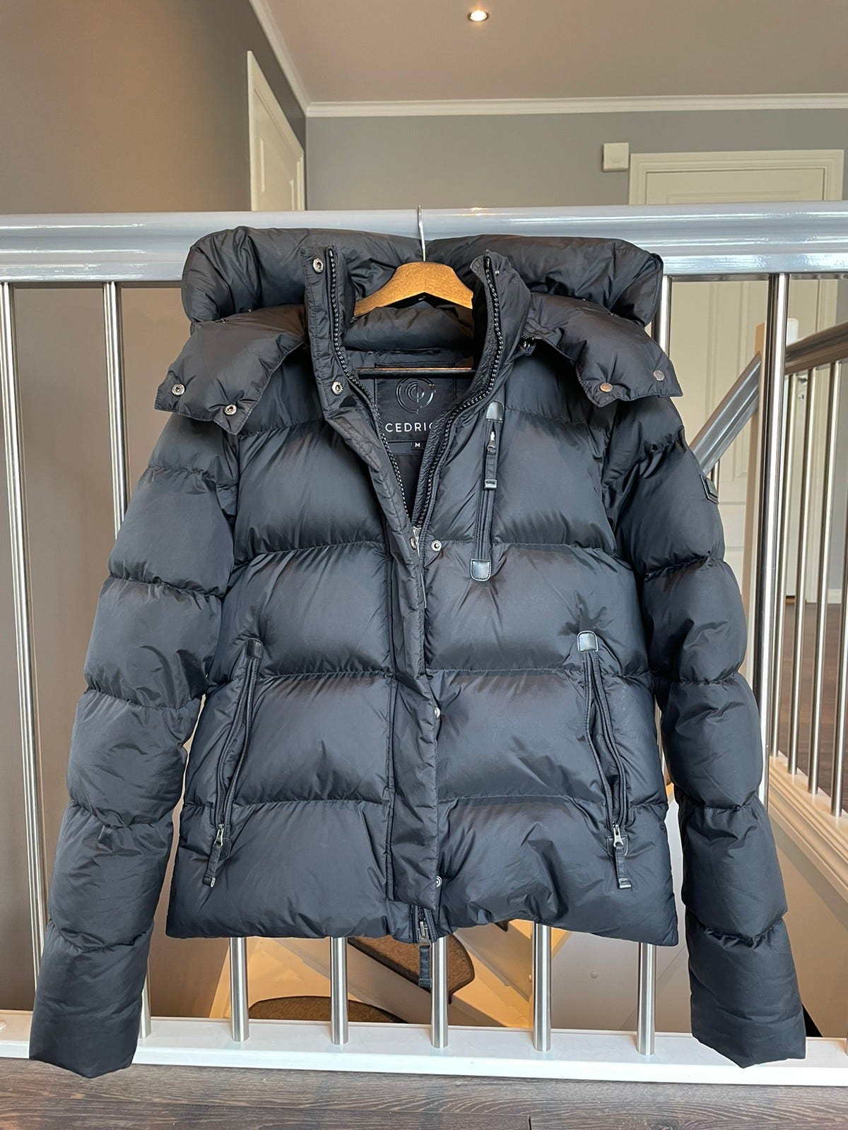 Cedrico jakke sort str M | FINN-torget