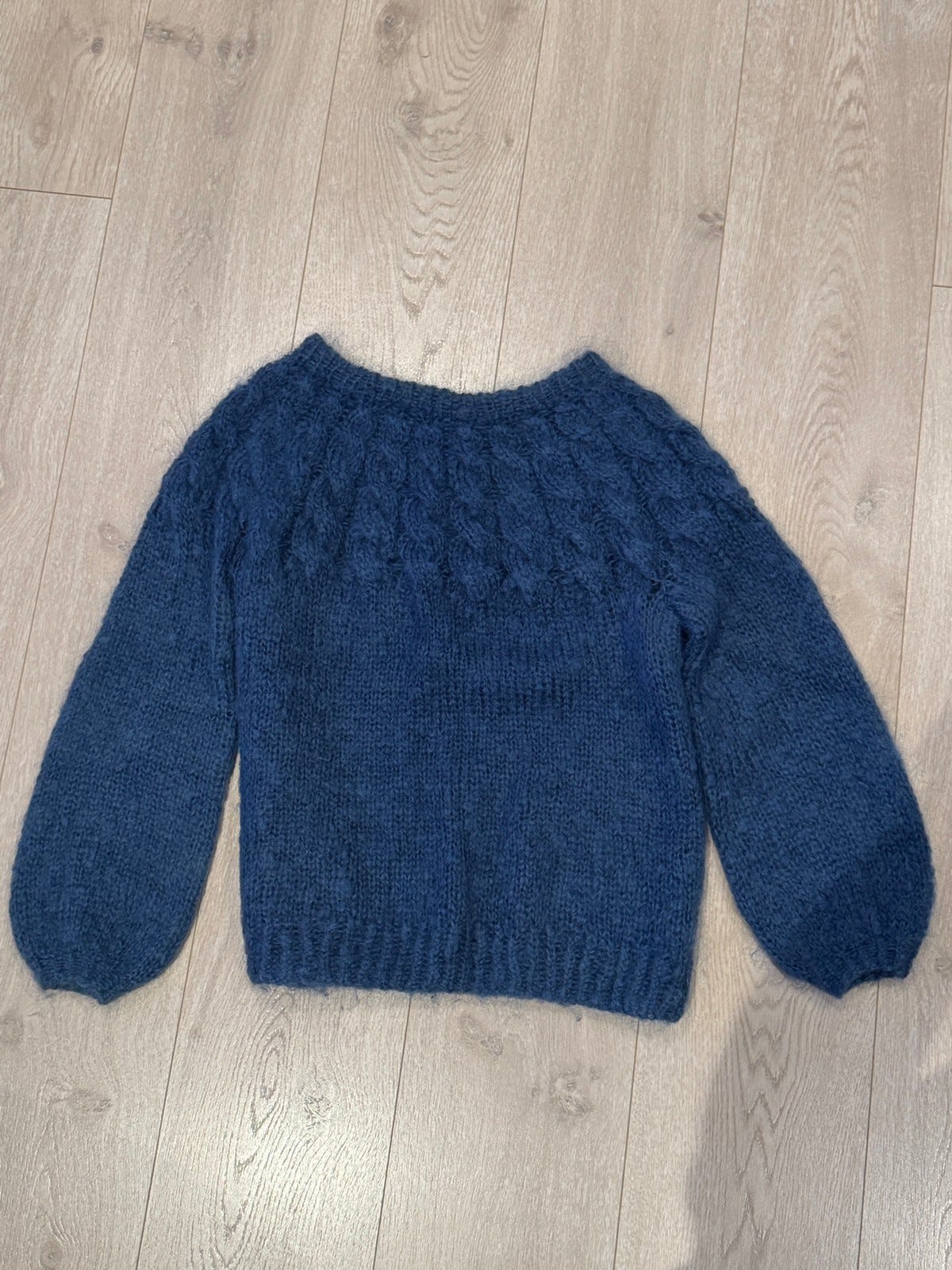 Nydelig strikket Jamie-genser | FINN-torget