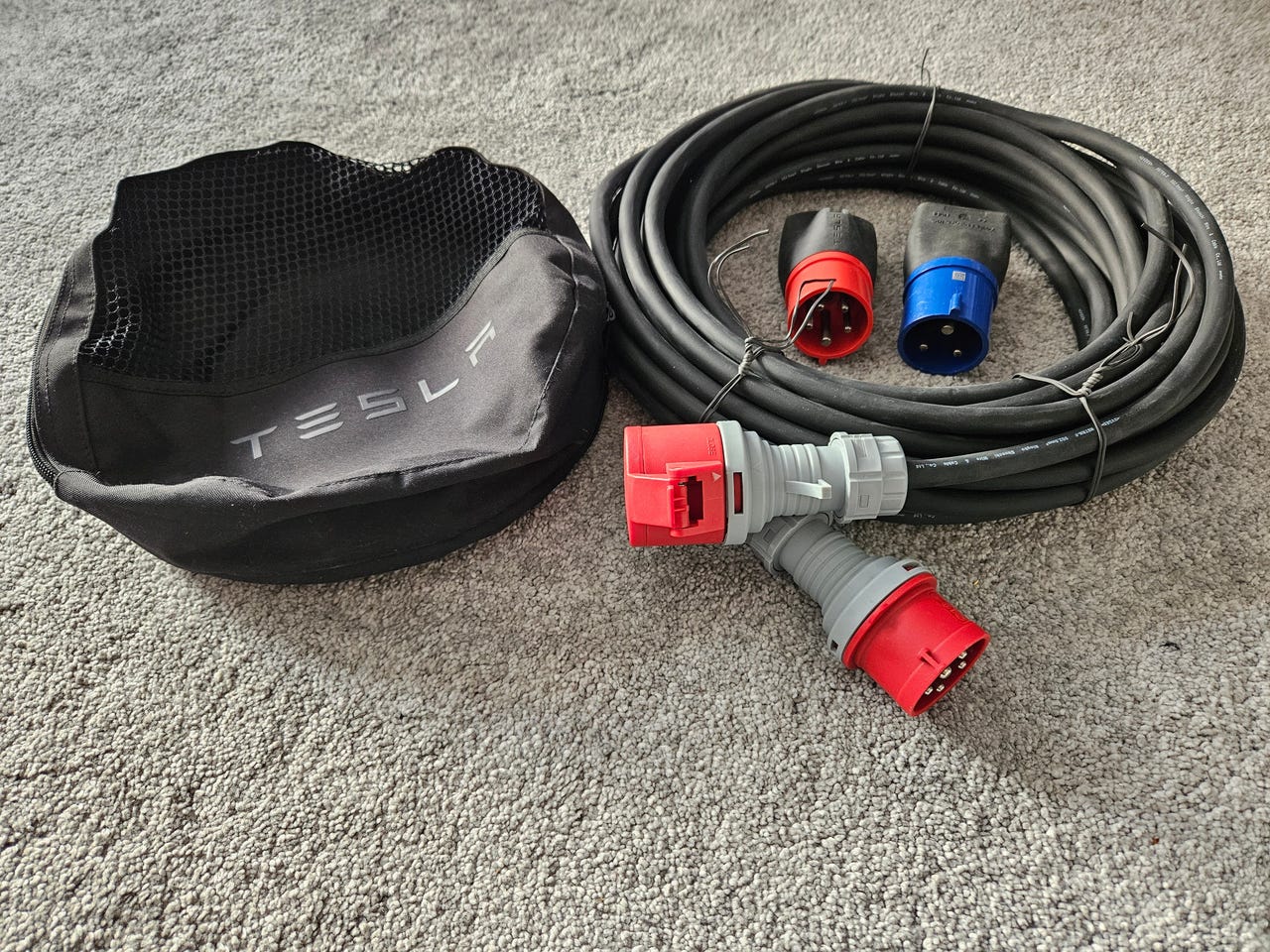 Tesla adapters | FINN-torget