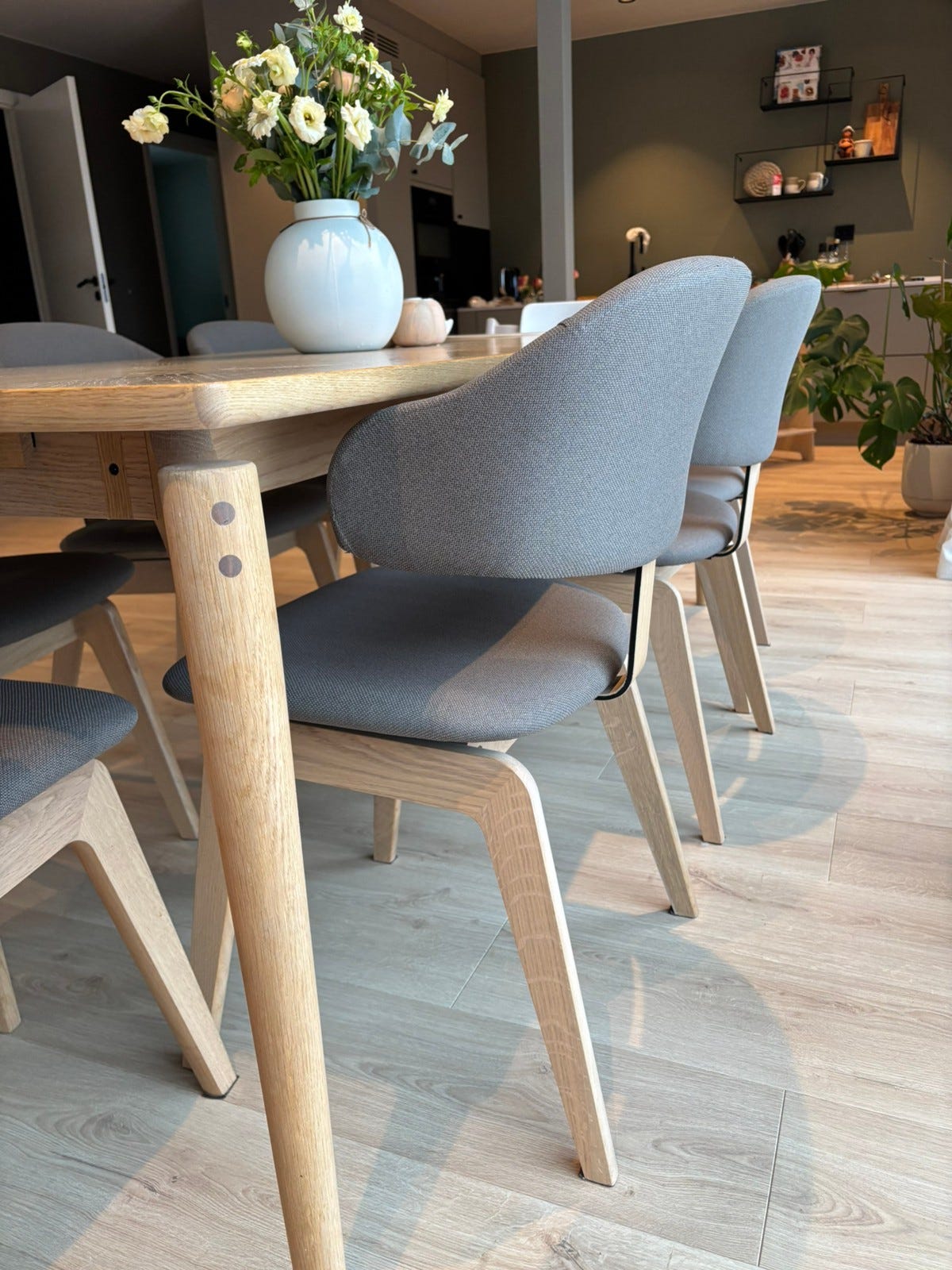 Komfortable spisestuestoler fra dansk designerhus | FINN-torget