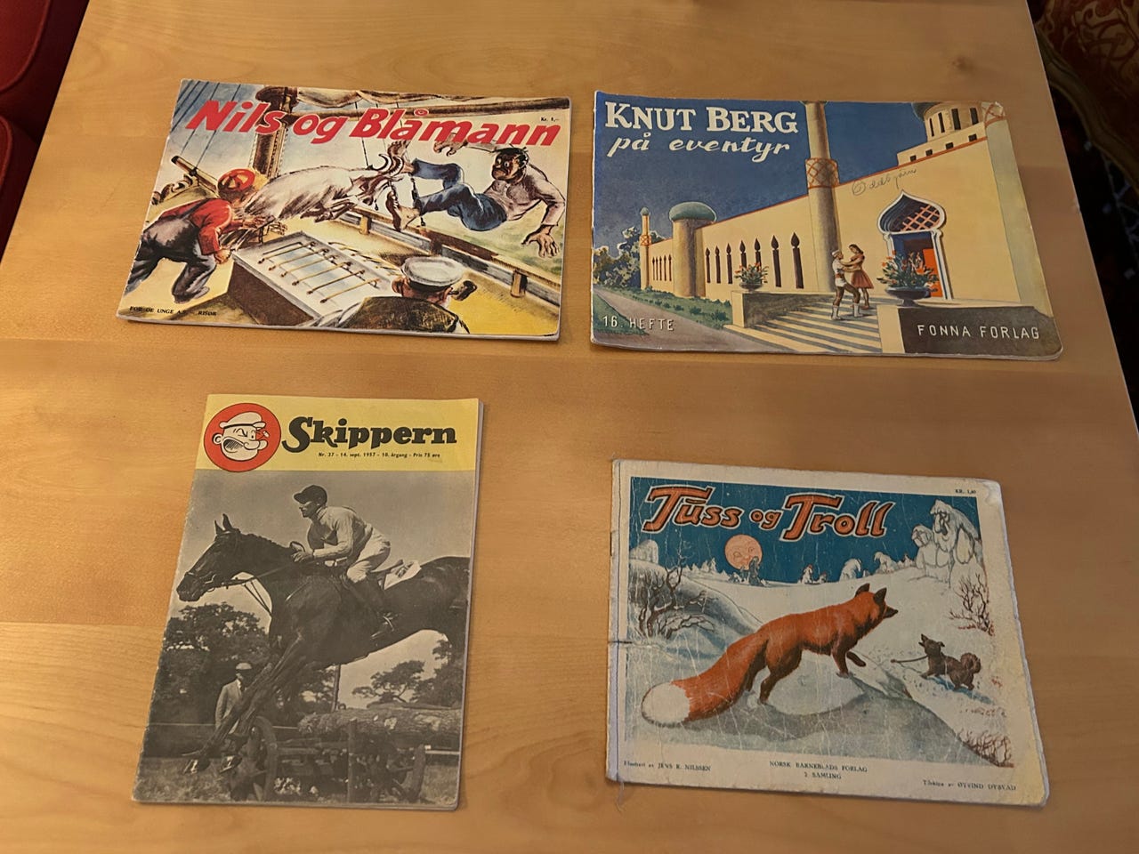 Diverse gamle julehefter Tuss og Troll, Skippern, Nils og Blåmann, Knut ...