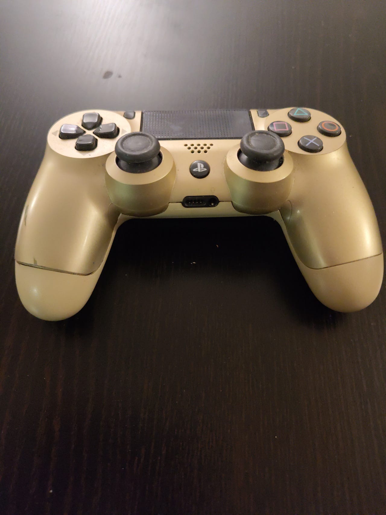 PS4 kontroll, venstre side er litt knekt | FINN-torget