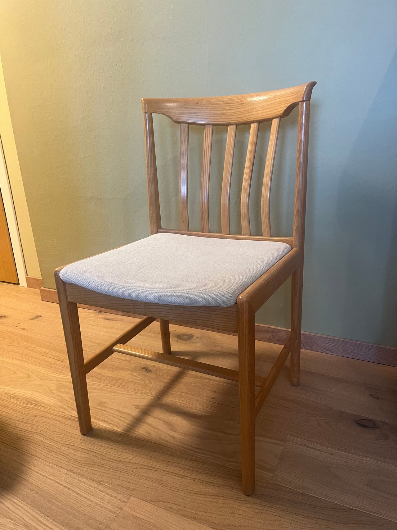 Fine skaraborgs design stoler i heltre 4stk | FINN-torget