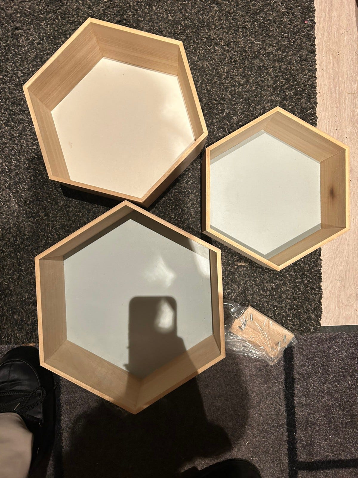 Hyller til vegg 3 ulike str. | FINN-torget