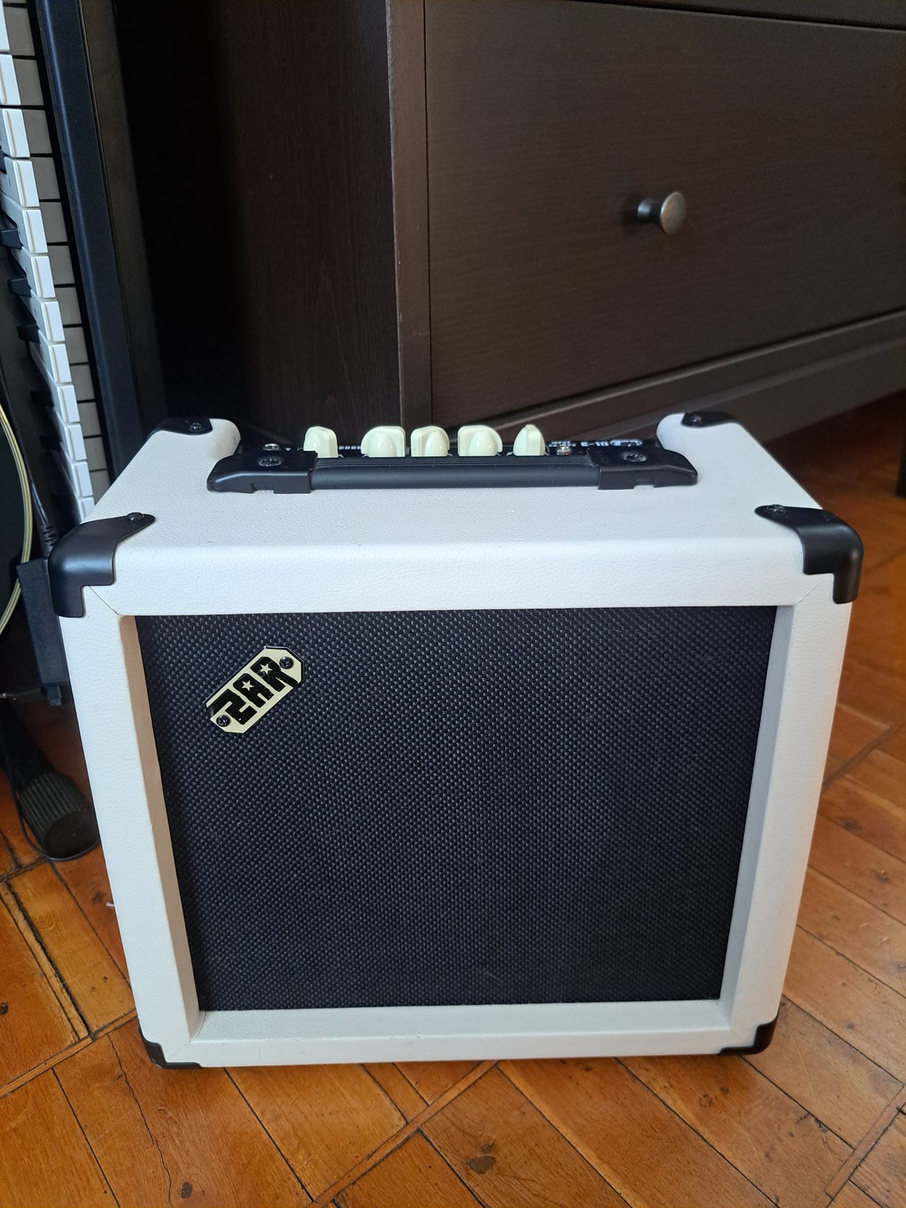 Zar E-10 forsterker | FINN-torget