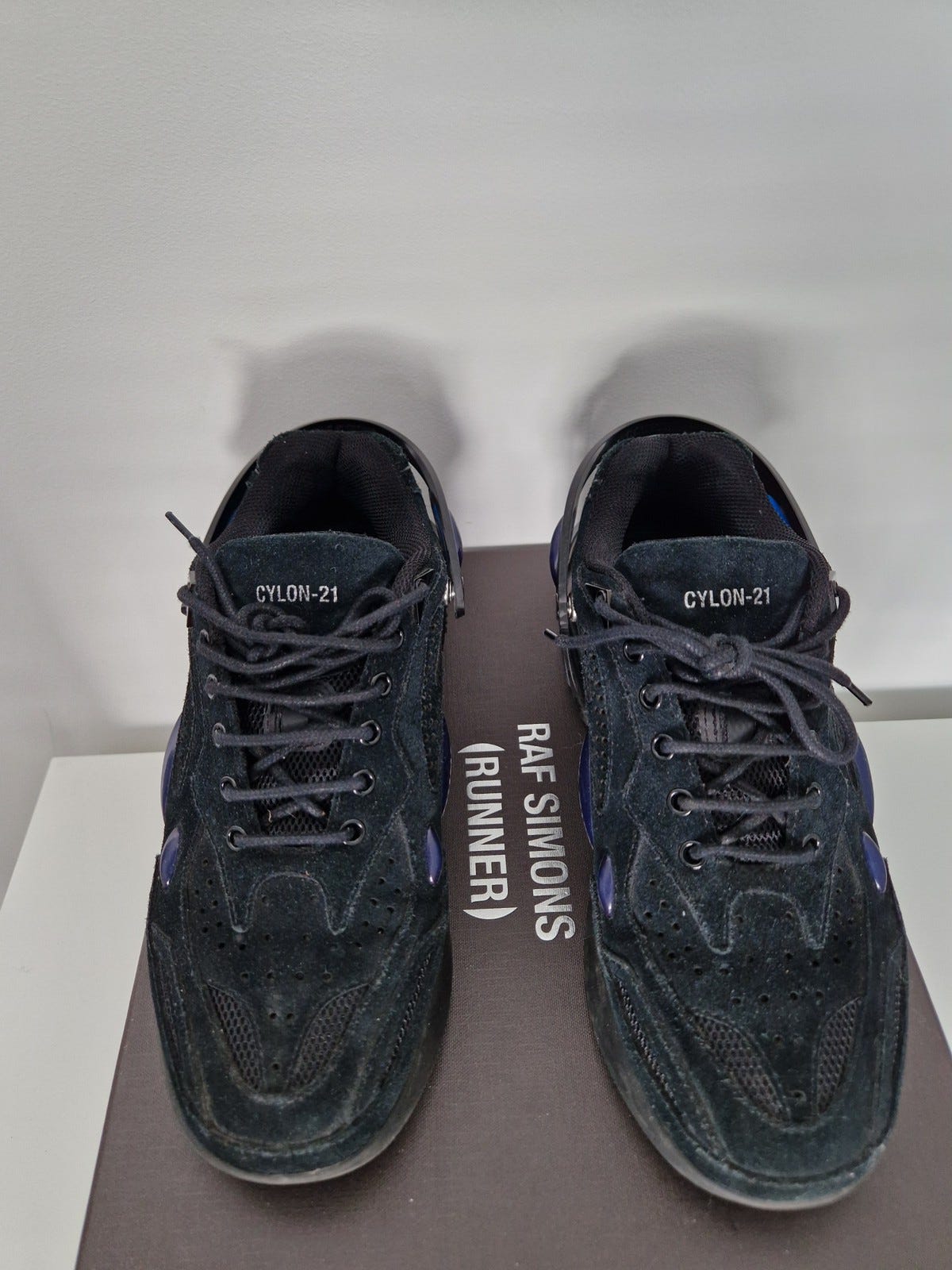 Sneakers i semsket skinn, Raf Simons | FINN-torget