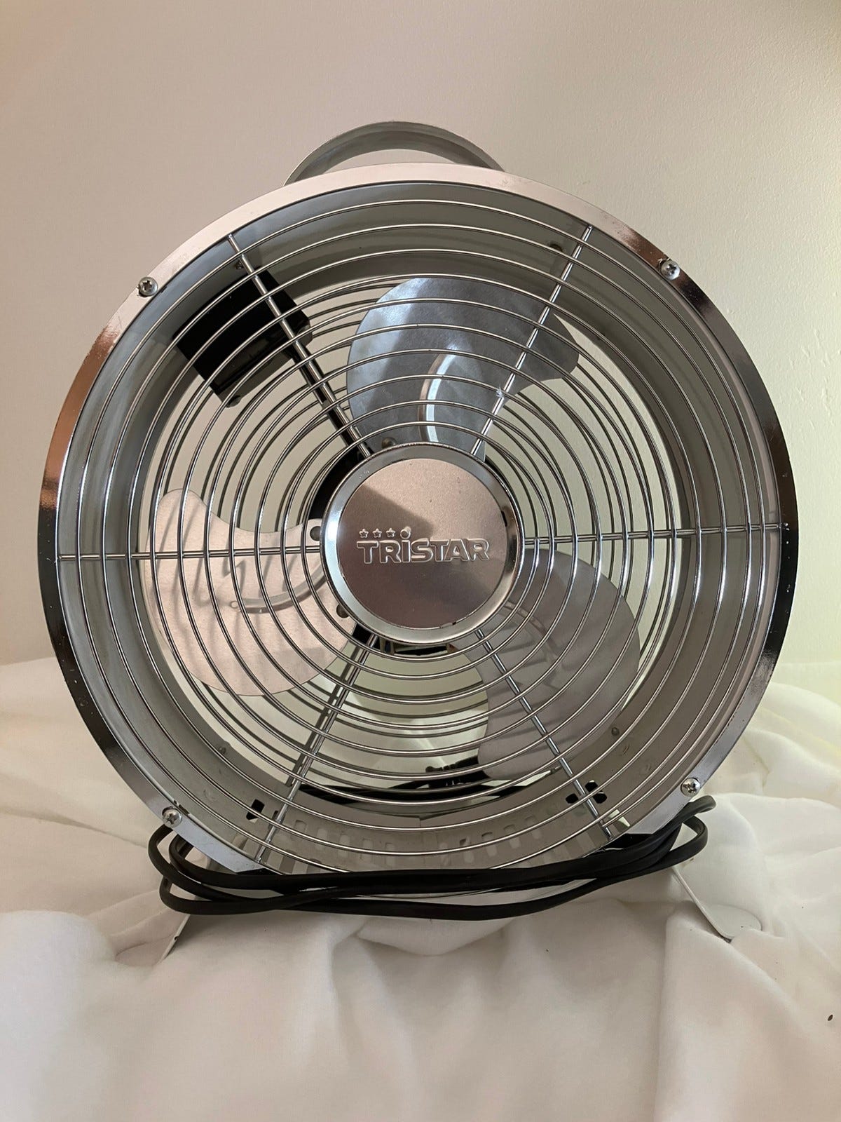 Tynn rehabilitert vifte med retro/vintage design selges. | FINN-torget