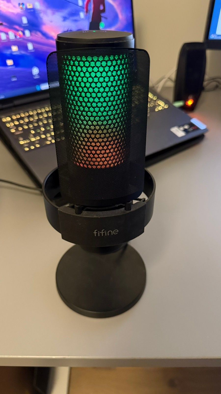 AMPLIGAME A9 USB Gaming Mikrofon RGB - Svart | FINN-torget
