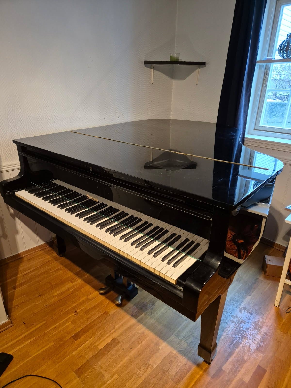 Weinbach flygel selges | FINN-torget