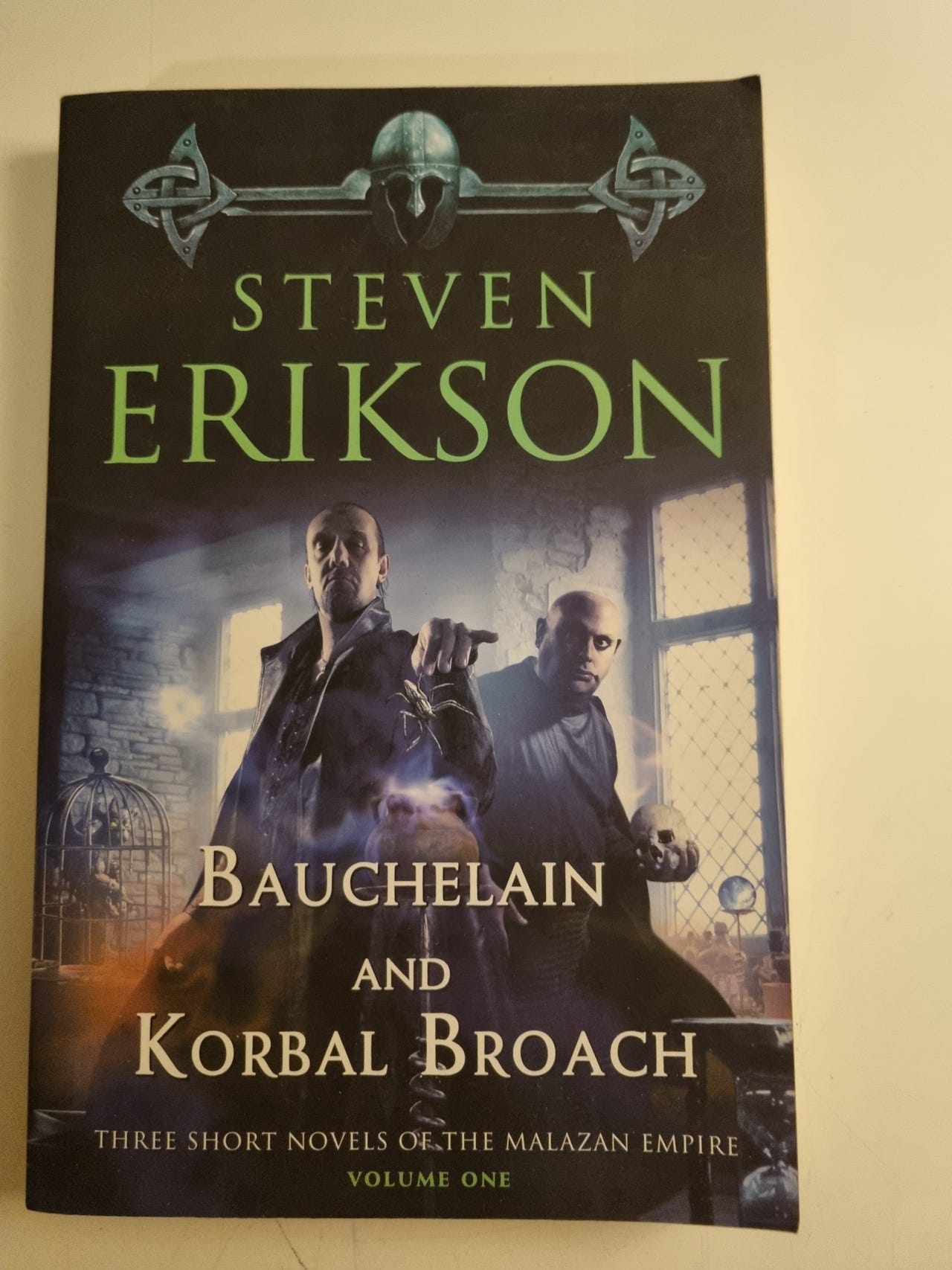 Steven Eriksson. Bauchelain and Korbal Broach. Engelsk tekst | FINN-torget