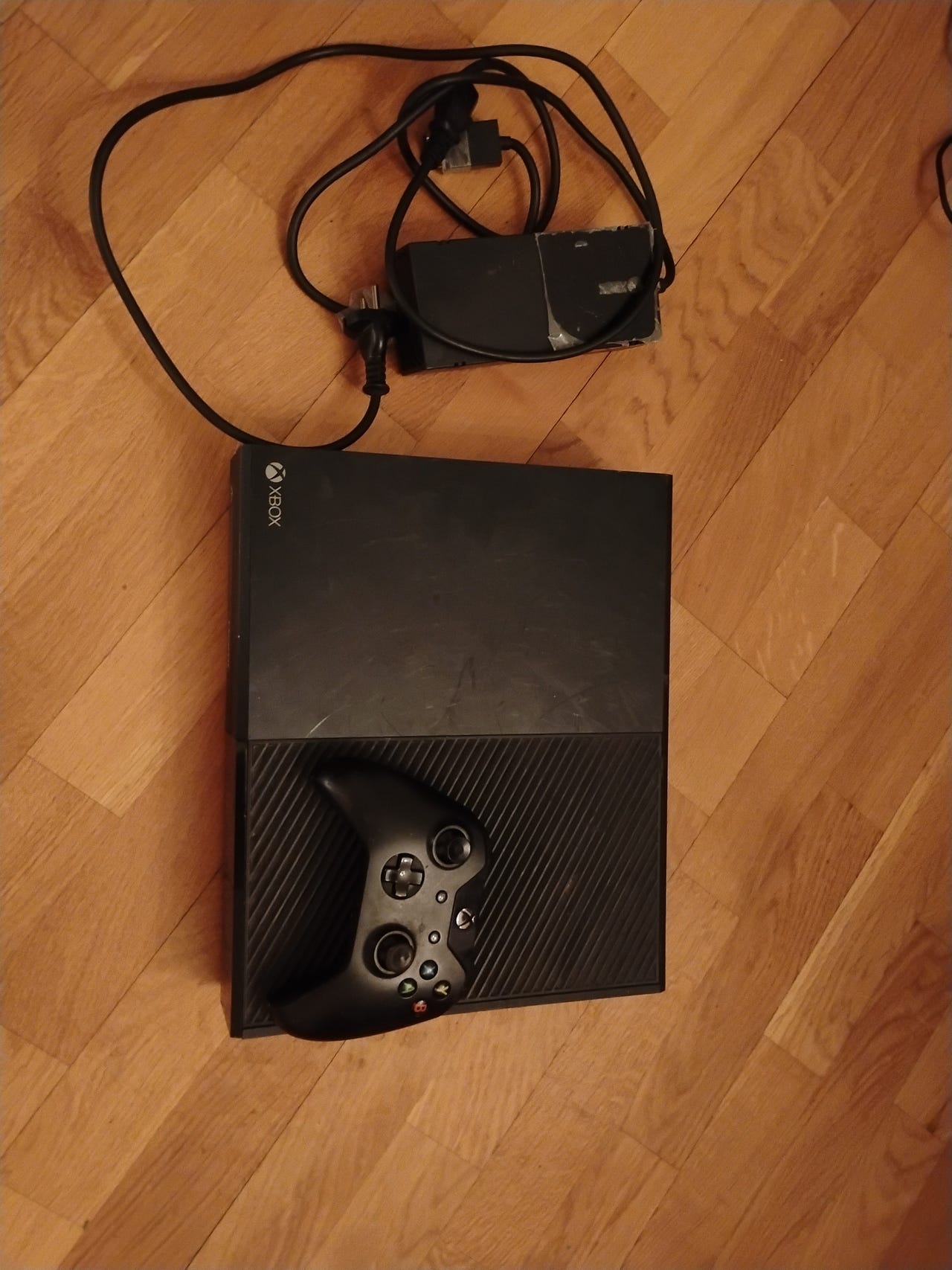 Xbox one med kontroll som mangler batteri | FINN-torget