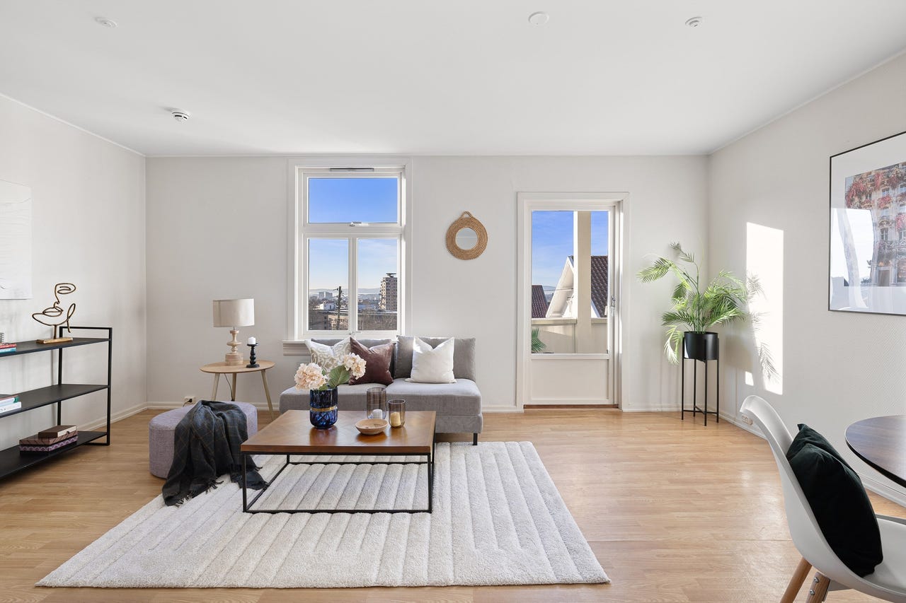 Supersentral 2-roms i sjarmerende trehus med flott utsikt - Solrik ...