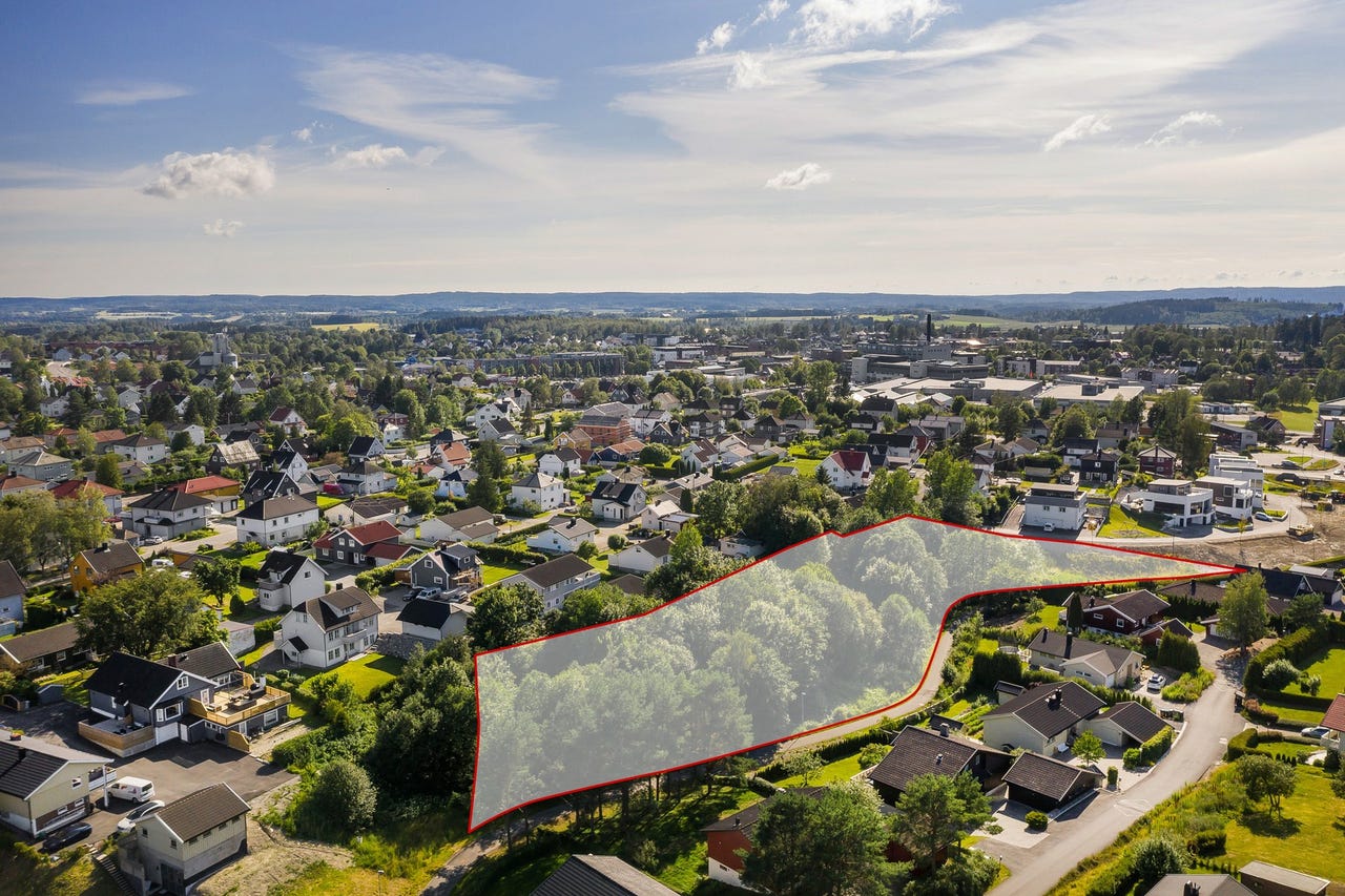 Tomt regulert som friområde rett utenfor sentrum|Nærhet til både ...