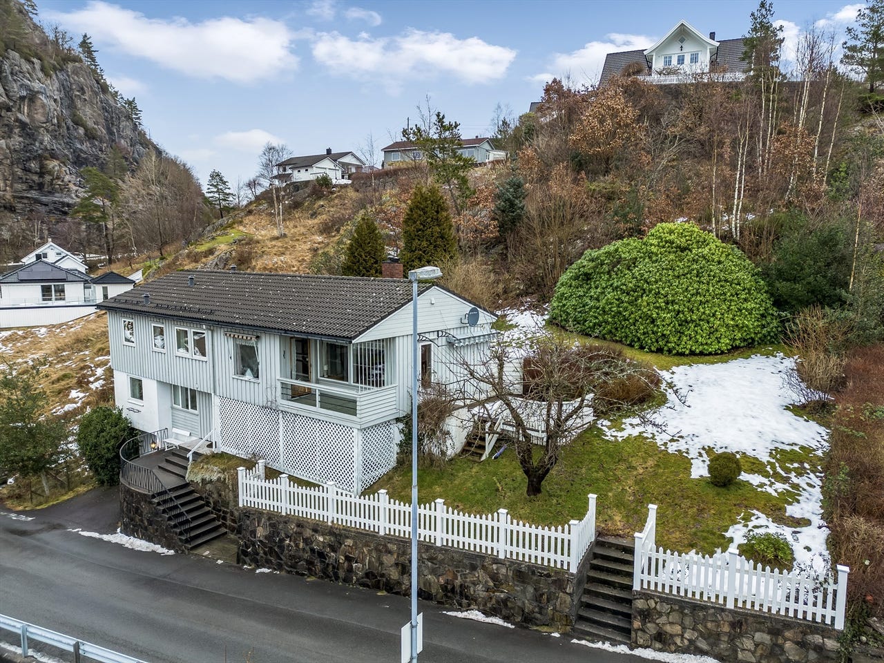 Enebolig med gode sol- og utsiktsforhold // Nærhet til sentrum ...