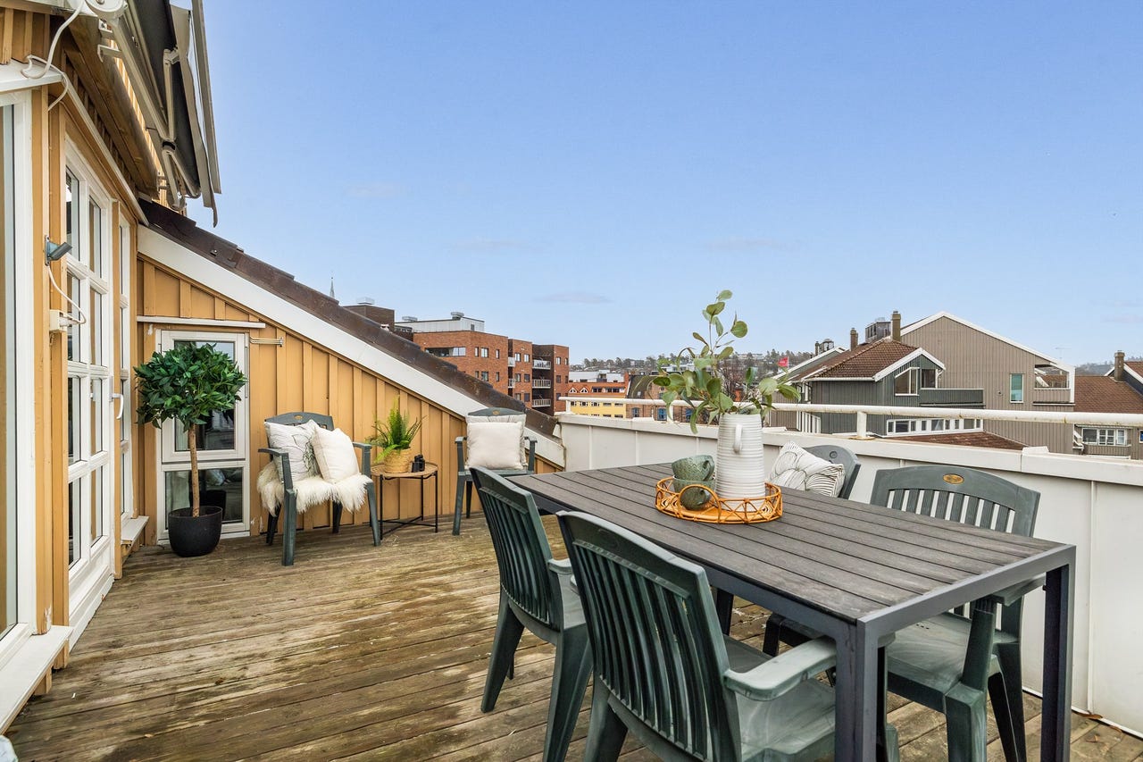 Toppleilighet i sentrum med flott og solrik balkong mot syd - lyst og ...