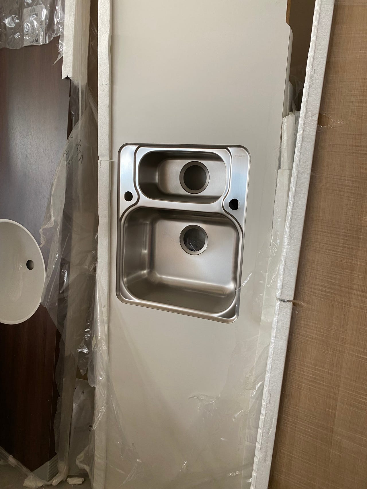 Lagersalg benkeplate m/ underlimt vask | FINN-torget