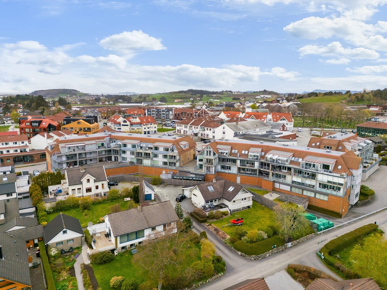 Leilighet med utsikt I Midt i Randaberg sentrum I Innglasset og stor ...
