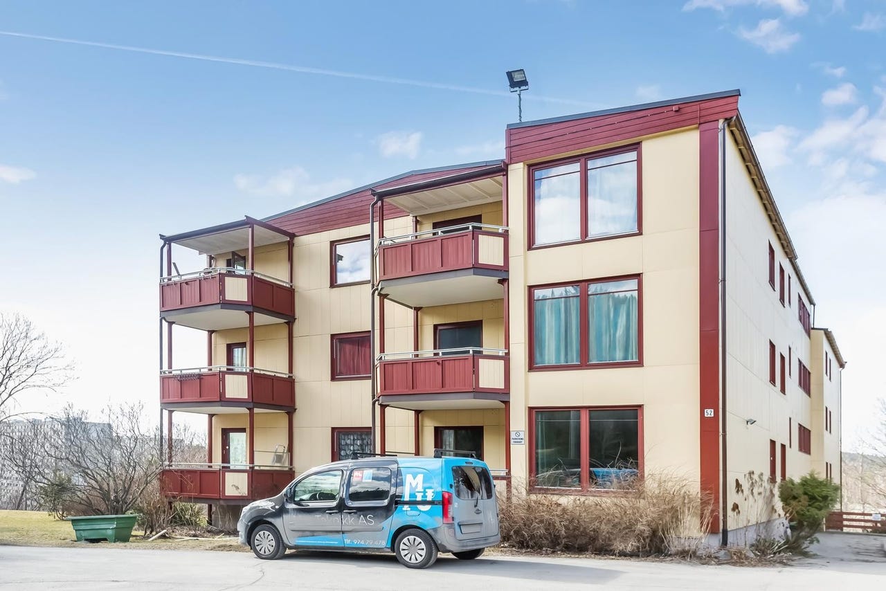 GRORUD - Pen 3-roms leilighet med balkong og garasjeplass - Praktisk ...