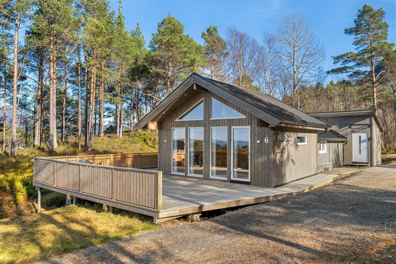 Koselig hytte med båtplass i marina, beliggende i flotte omgivelser på ...