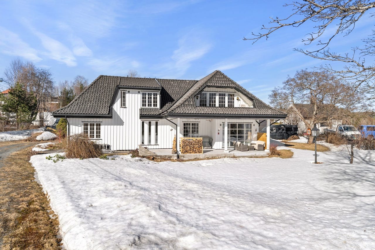 Lågendalsveien 60, 3619 Skollenborg - Enebolig på 312m² fra 1800 ...