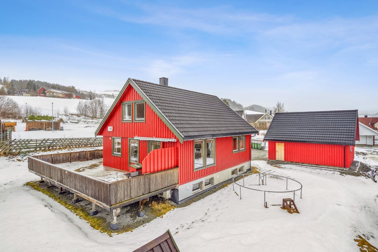 Visn 3/6 kl 16:30 - INNHOLDSRIK ENEBOLIG FRA 2006 M GOD STANDARD ...